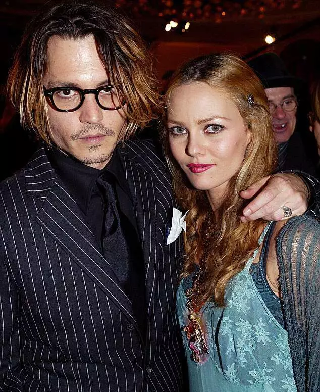 Johnny Depp and Vanessa paradise in 2004