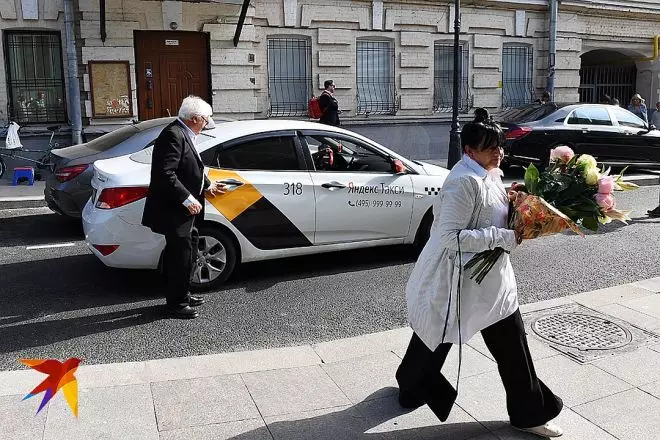 Le premier à la cérémonie de Ksenia et Constantine est arrivé parents du marié