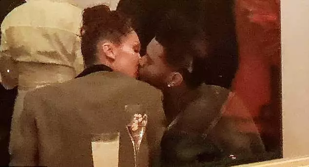 Kiss Bella Hadid და Weeknd