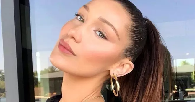 Bella Hadid Teleurgele fans fan har figuer yn in Frank Swimsuit