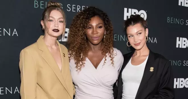 Irmãs Hadid e Serena Williams foram notadas na estréia do filme "Serena"