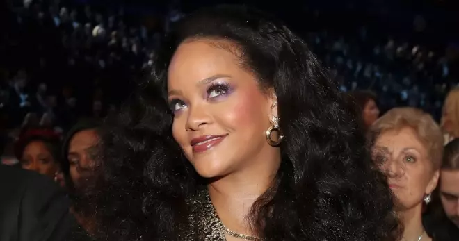 Srón cosúil le Rihanna: Máinliacht Plaisteach Plaisteacha Ceann Ainmnithe do 2018