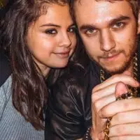 Ndani akumana ndi Selena Gomez4