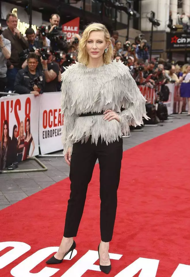 Kate Blanchett dalam Ensemble Celana dari Louis Vuitton