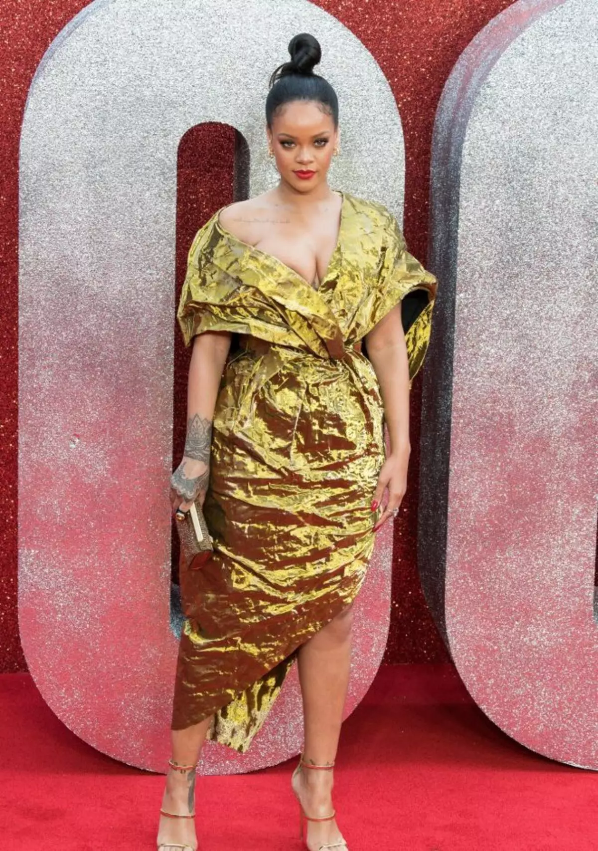 Rihanna dalam gaun Frank