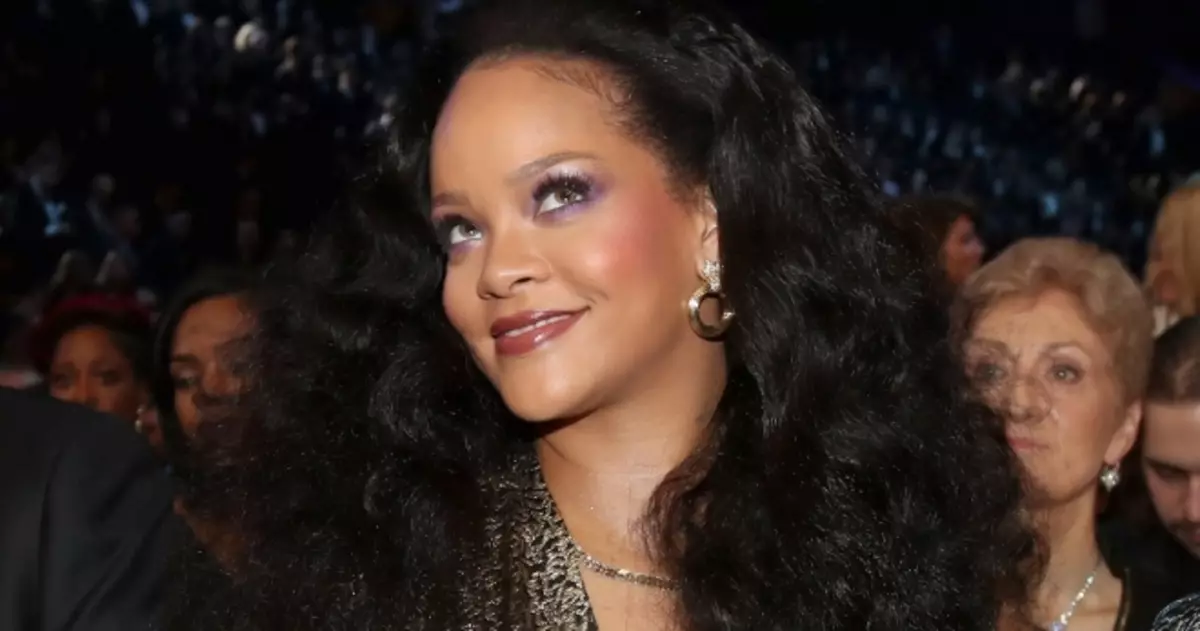 Rihanna eta Jay Lo kosmetologoak garbiketa gomendatzen du ... xanpua dandruff-etik!