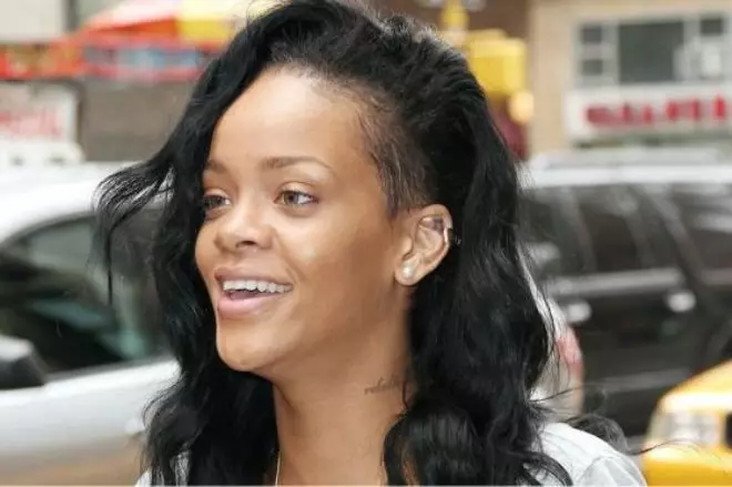 Rihanna tanpa makeup