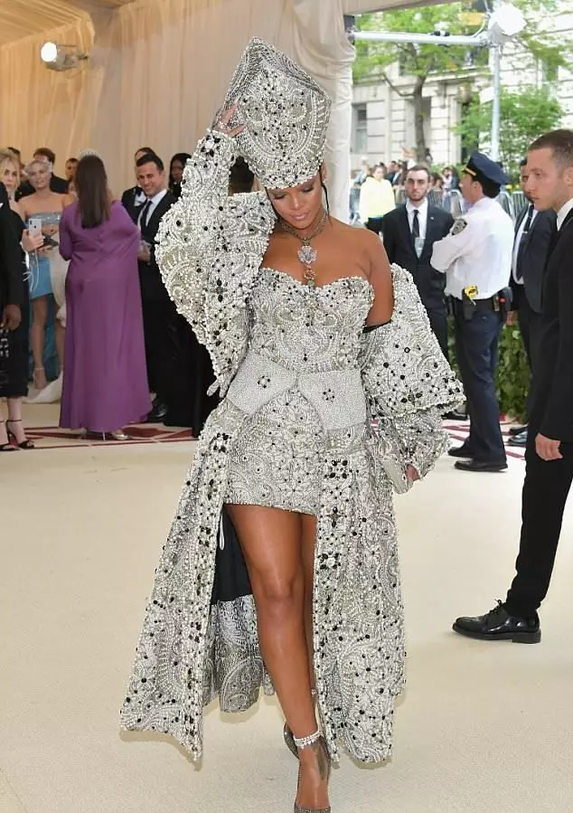 Rihanna Met Gala 2018 -festivaalilla