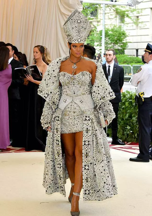 Sångare Rihanna på Met Gala 2018