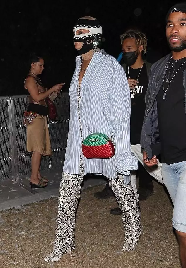 Rihanna ที่กิจกรรม Coachella