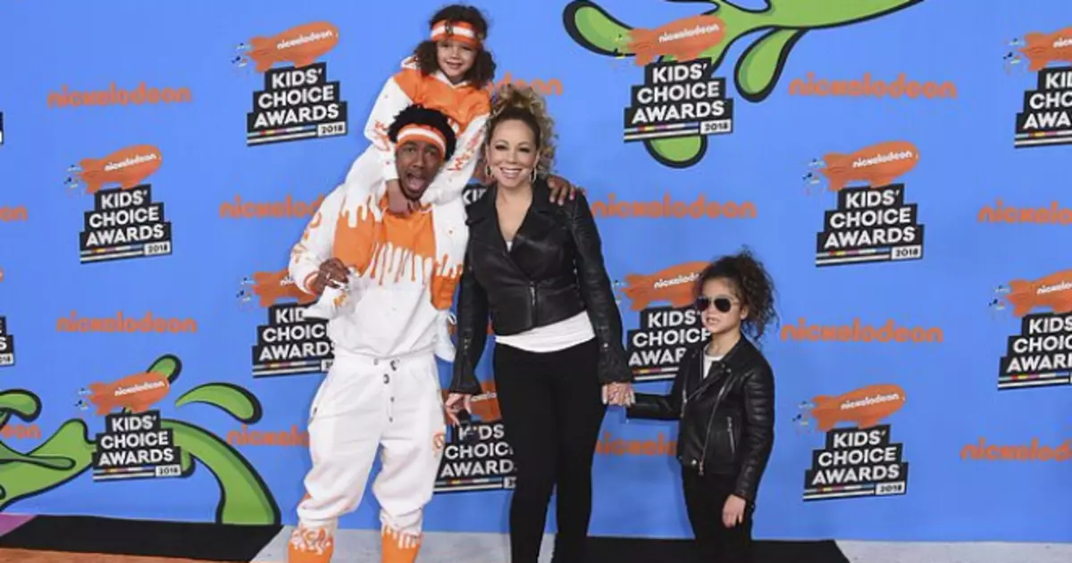 экс нөхөр, хүүхдүүдийн хамт Kids 'Choice Awards 2018 дээр Mariah Carey