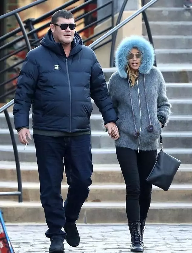 James Packer gyda model Canada