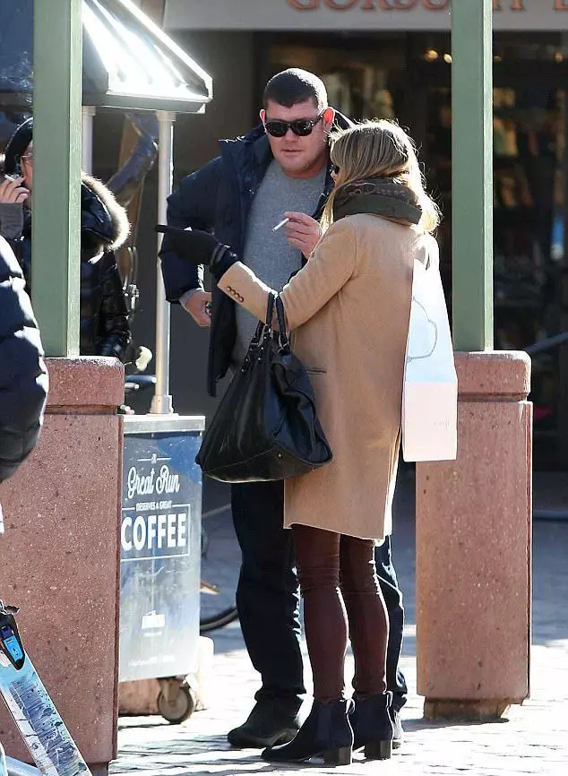 James Packer på en promenad med en flickvän