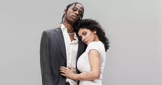 Kylie Jenner och Travis Scott: Scandalous Photoset och intervjuer för GQ