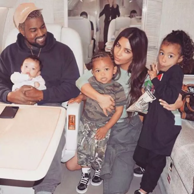 Kanye West na Kim Kardashian hamwe nabana