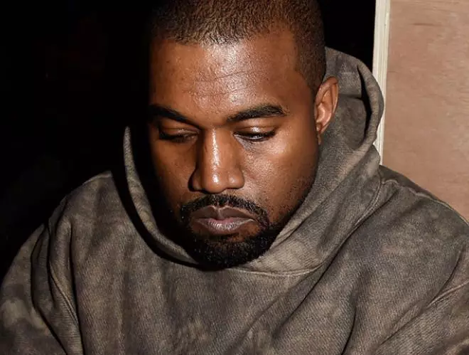 Kanye West rơi vào sự ràng buộc