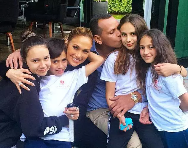 Alex Rodriguez y Jennifer Lopez con niños