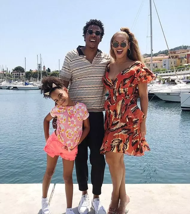 Blue Ivy, Jay Zi eta Beyonce oporretan