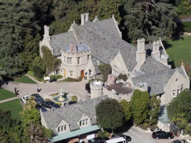 Top 10 Šokující fakta o Mansion Hugh Hhefner a jeho obyvatele