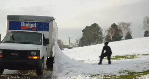 Kamiono kaj Snowboarder