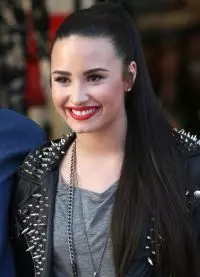 Demi Style Lovato 7.