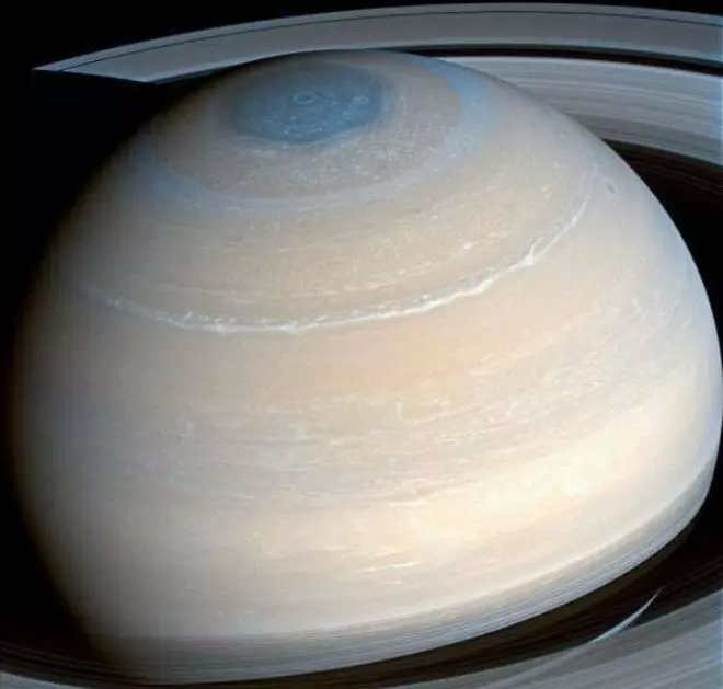 20. Ĉi tiu ekrankopio de Saturno