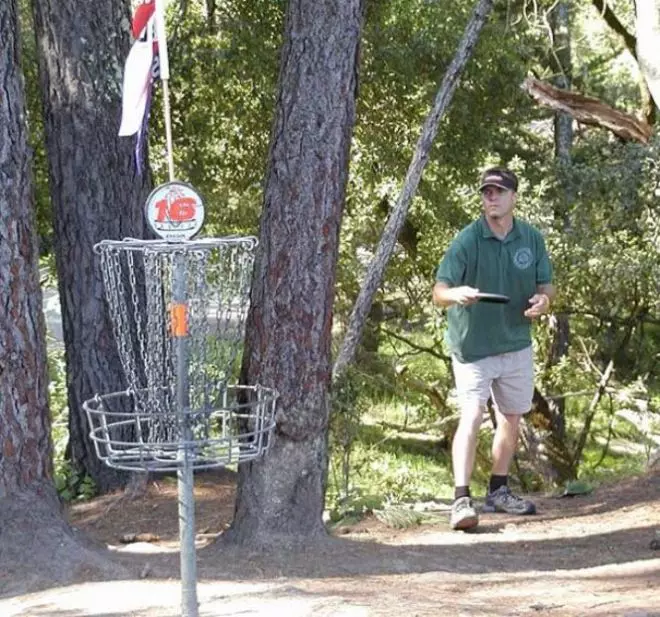 Disk-golf