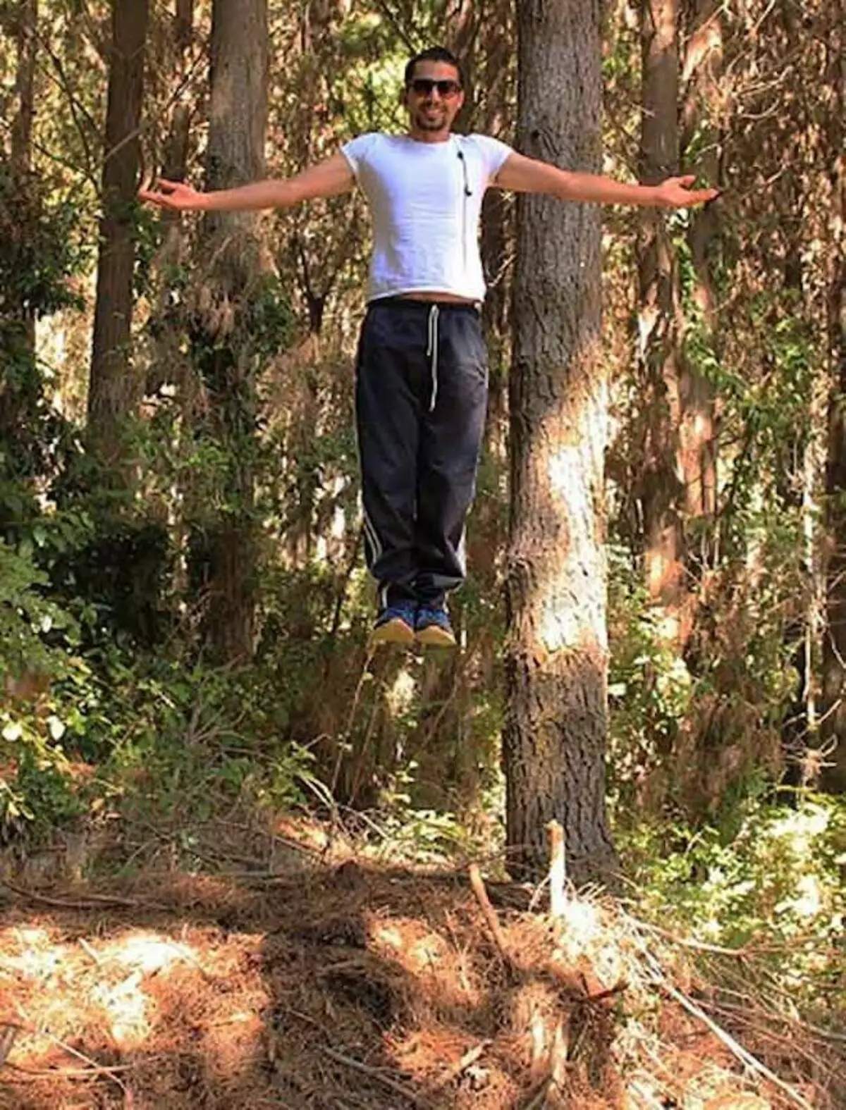 Levitating માણસ