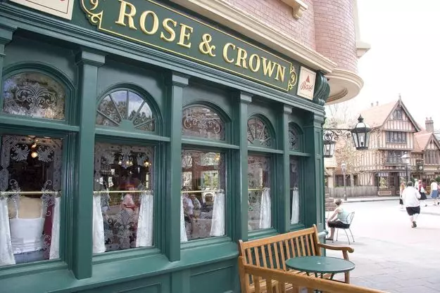 Facade sa Rosas ug Crown