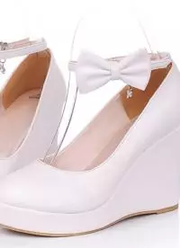 Chaussures de mariage sur la plate-forme 6