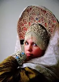 Rusă Kokoshnik 1.