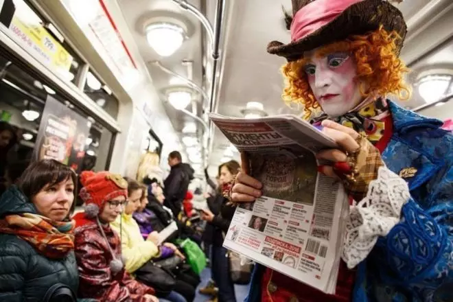 Coborâți în metrou