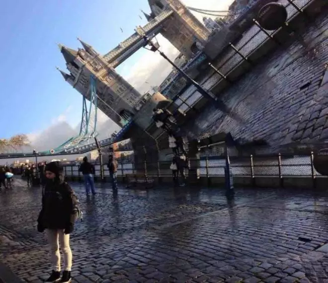 Fell á höfuðinu eins og ... Tower Bridge