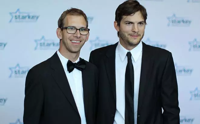 Ashton Kutcher y su hermano gemelo