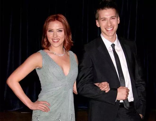 Scarlett Johansson y su hermano gemelo