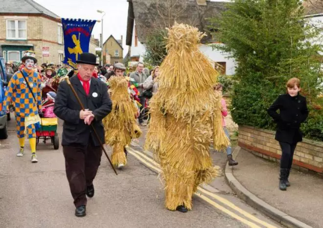 Festival ntawm straw dais