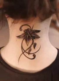 Tattoo um Hals vum Réck vun 1