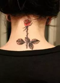 Tattoo um Hals vum Réck 7