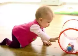 Hvordan lære baby crawl