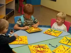 Zhvillimi lojra bordit për fëmijët 5 vjet