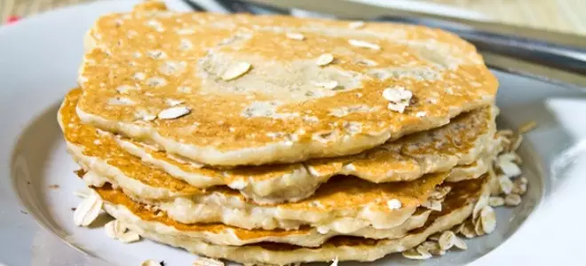 Pfannkuchen von Haferflocken auf Milch