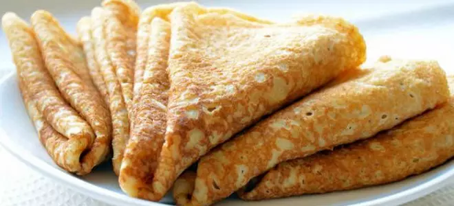 Pancakes në kefir dhe qumësht