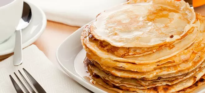 Pancakes në qumështin e zi