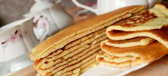 Pancakes maja në recetë qumështi