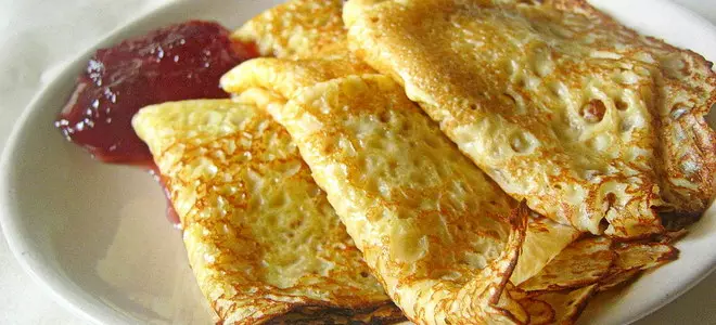 दूध नुस्खा पर कस्टर्ड आटे से Pancakes