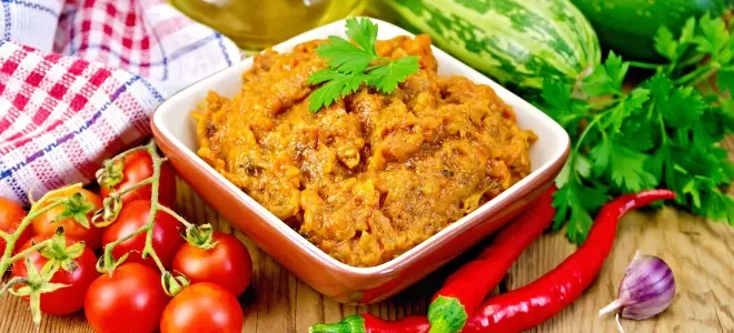 शीतकालीन साधारण नुस्खा के लिए zucchini से कैवियार