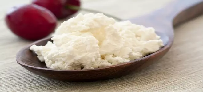 Hytteost fra Kefir i Yoghurt