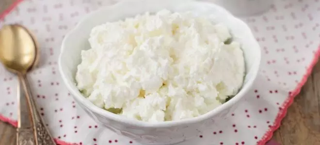 Cottage Cheese i en multicooker fra kefir