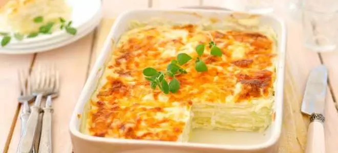 Casserole prátaí agus zucchini san oigheann