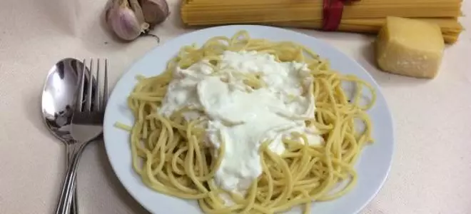 Hoe roomsaus te koken voor spaghetti